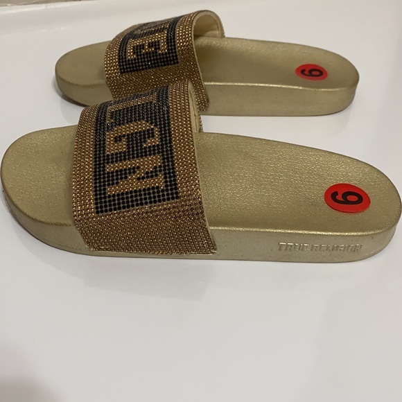 True Religion | Shoes | True Religion Womens Size 6 Meyer Bling Gold ...